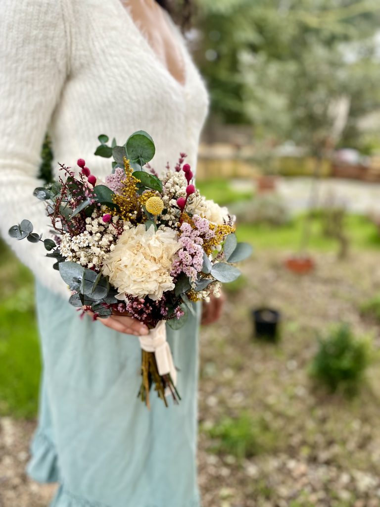 Ramo de novia preservado con flores silvestres