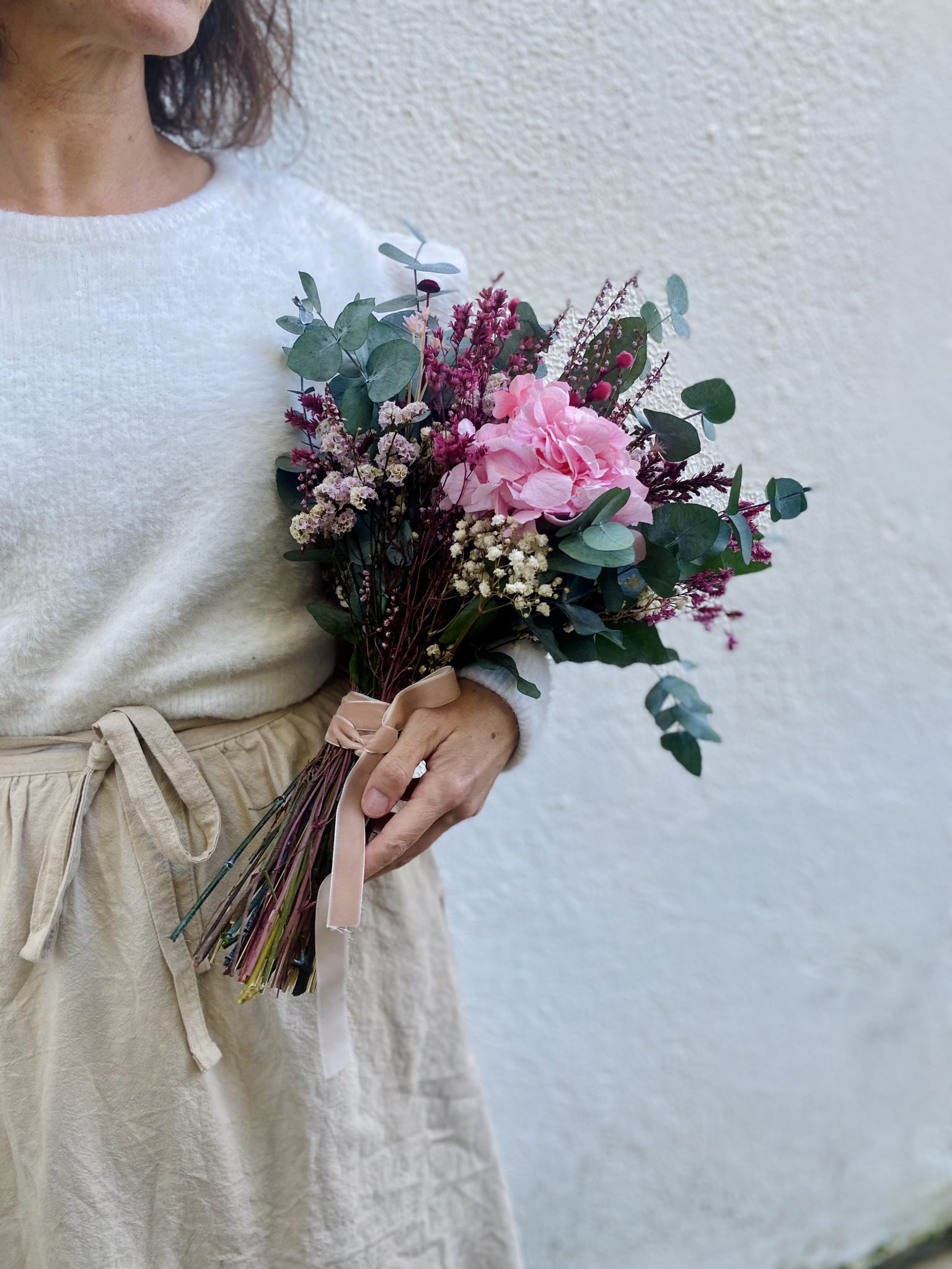 Ramo de novia romántico colorido con flores preservadas